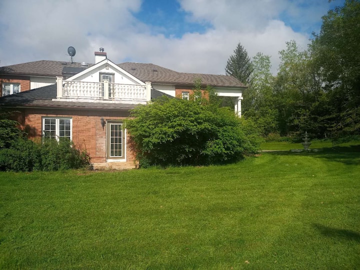 Waterfront Hideaway Private Suite (King Bed Room) - Hockley Valley, ON