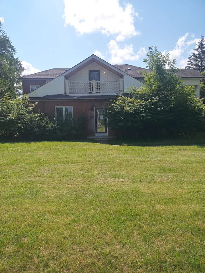 Waterfront Hideaway Private Suite (King Bed Room) - Caledon