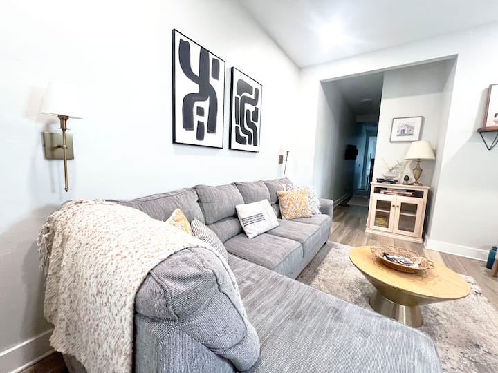 Simply Comfortable And Cozy - Indianapolis, IN