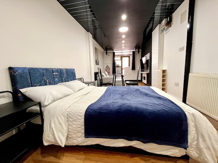 Entire Modern Studio Flat • Smart Tv • Near Tube - Barking