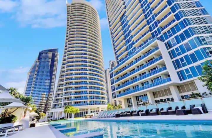 5-star, 3-bdrm Apt On Surfers Paradise Beach - Gold Coast