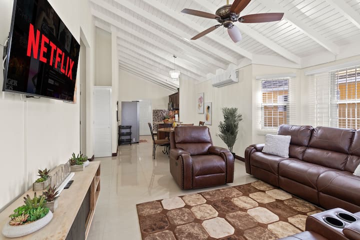 Elegant 2br, Pool, Gym & Games Room - Book Now - Jamaica