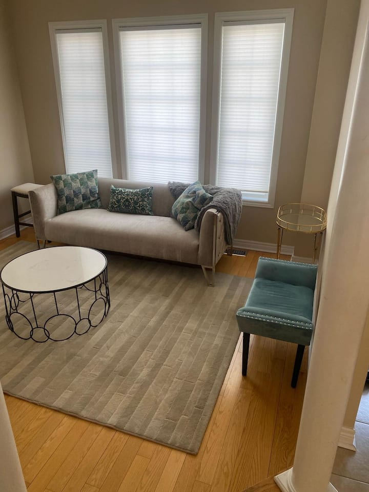 Room Available In Spacious House - Georgina