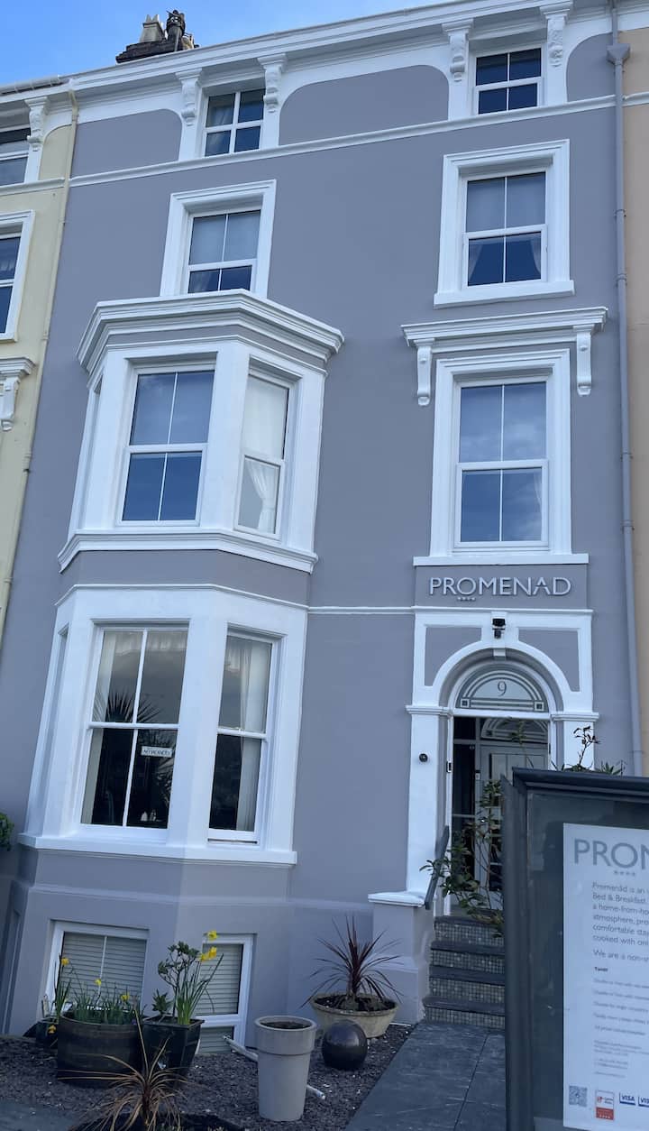 Llandudno Beachfront Townhouse, Sleeps 23 - Llandudno