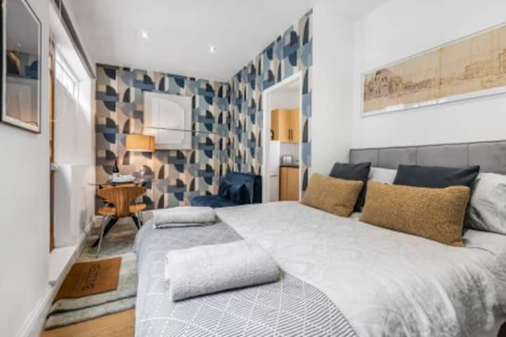 Brighton Courtyard Boutique - Brighton