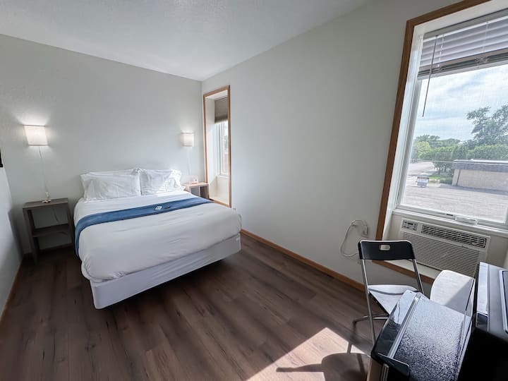 Underwood Inn Standard Queen #6 - North Dakota