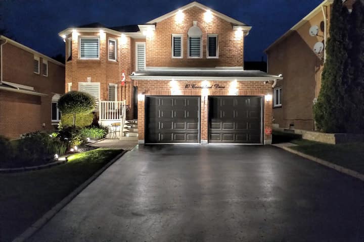 "Sweet Dreams" Suite /To Hub/thermea Spa/pool - Oshawa