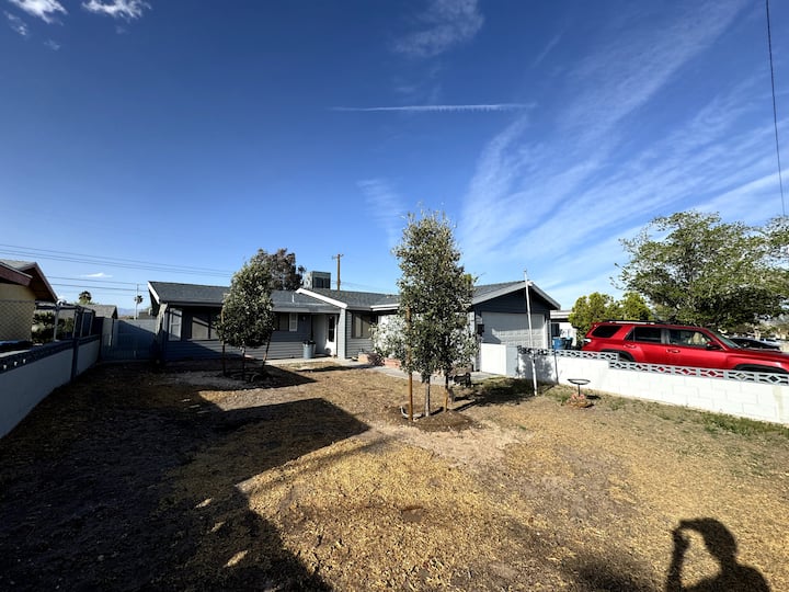 Cozy & Modern - 3 Bed 2 Bath W/ Desks & Monitors! - Rampart Casino