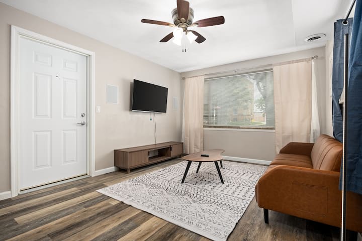 University Urban Oasis 1br Close To Dt Peoria - Peoria, IL