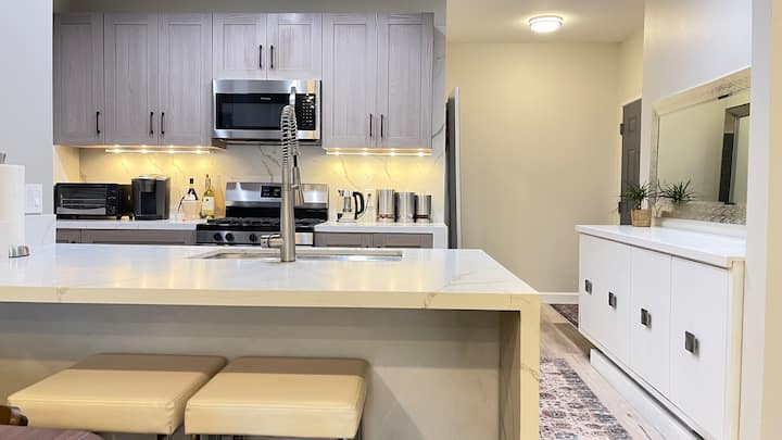 Luxury Coastal Retreat Pool, Near Sna, Beach&more - Costa Mesa, CA