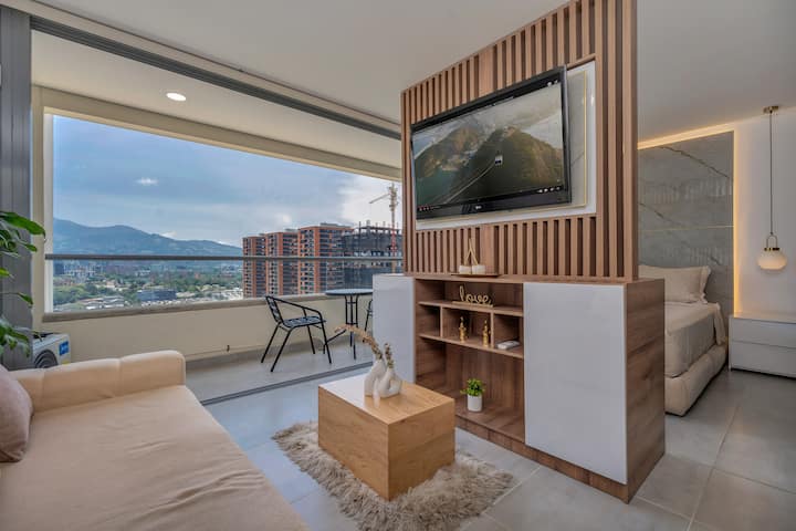 Lujoso Apartamento En Poblado Con Ac/pool/gym/view - Medellín