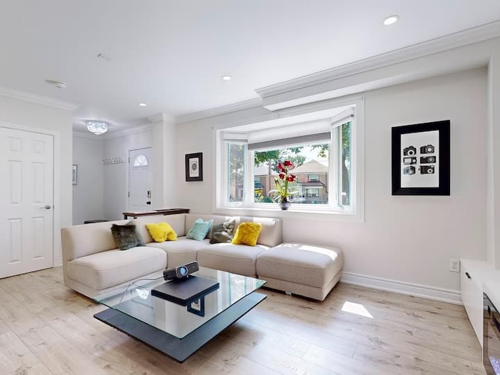 Modern New 3 Bedroom 3 Washroom House And Backyard - Mississauga