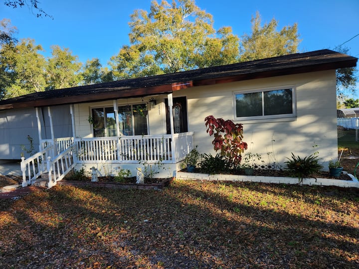 Sunny Retreat - Altamonte Springs, FL
