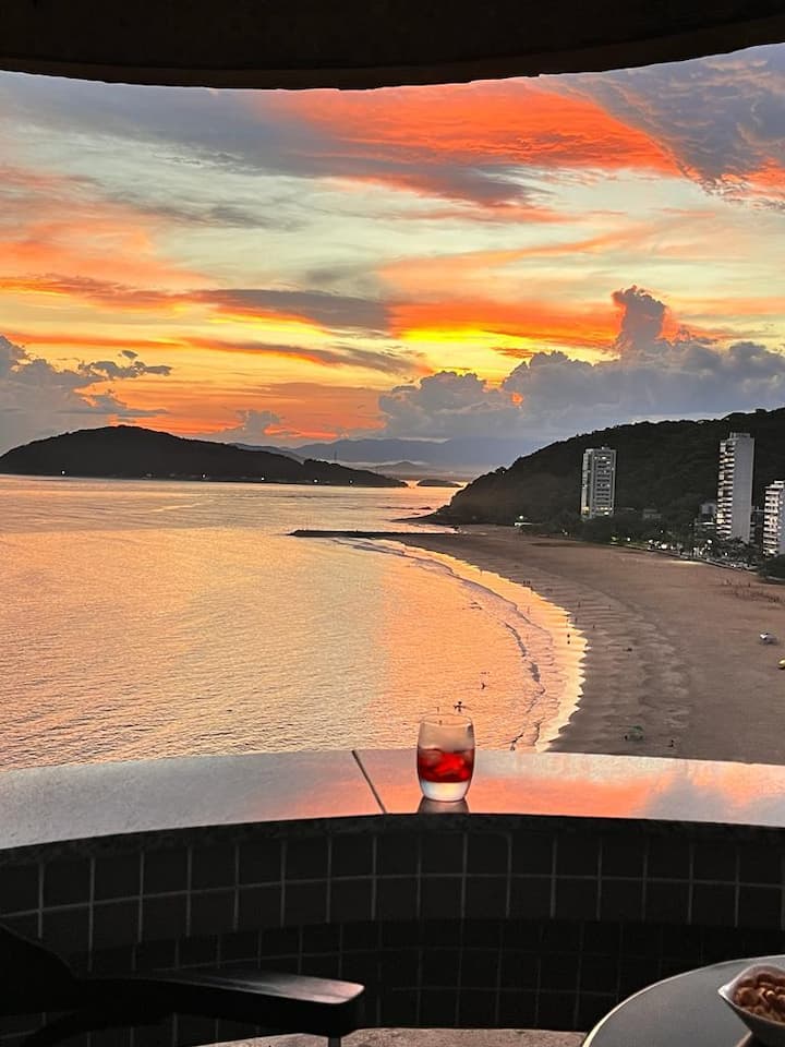 Caiobá. Edificio Torre Alta. Playa Mansa - Matinhos