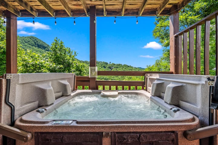 Stunning Mtn Views! 3br*hot Tub*firepit+fireplace - Townsend, TN