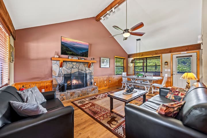 Beautiful Mtn Views! 3br*hot Tub*firepit+comm Pool - Wears Valley, TN