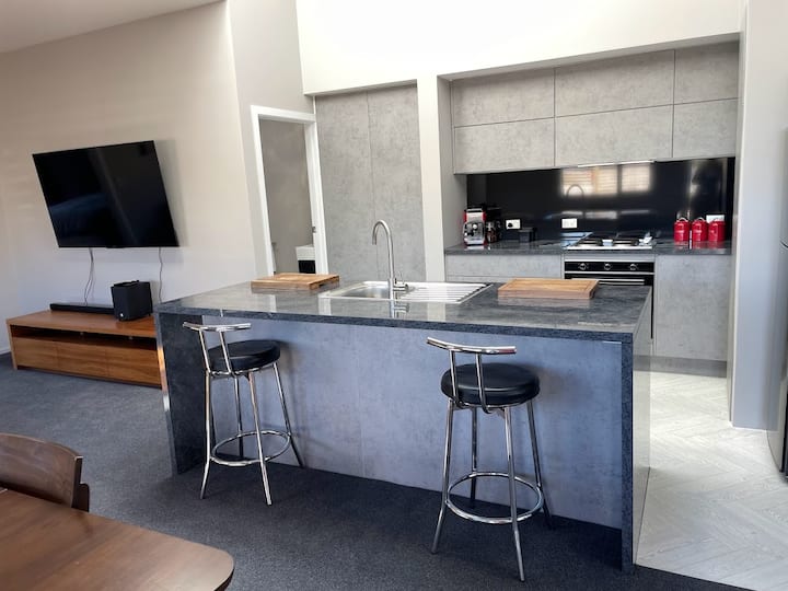 Executive Living 2br/2-1/2ba - Dunedin