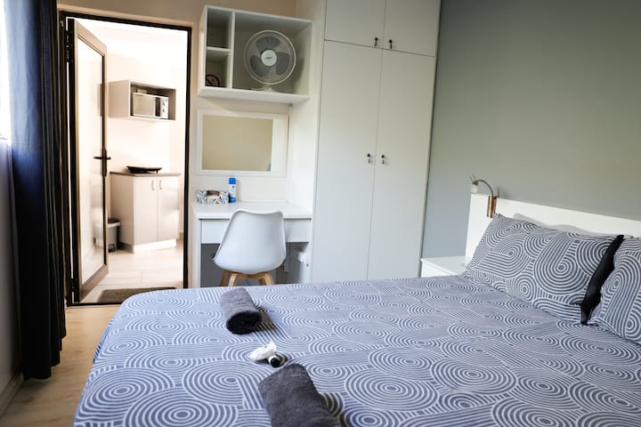 Petite Flat With Solar Electricity- Close To Beach - Parklands