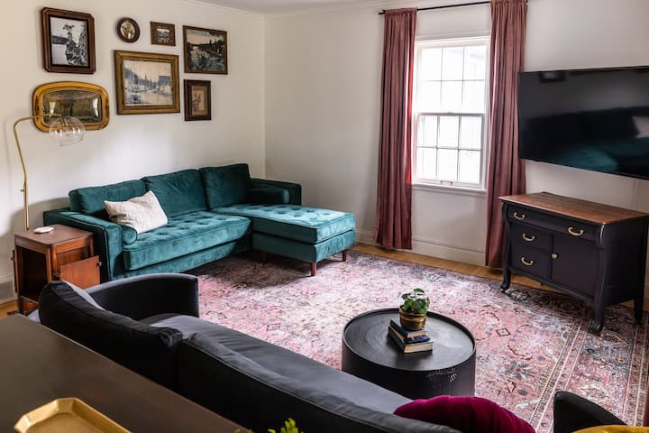 Gatsby's Getaway-unique Stay Near Downtown - Minnesota