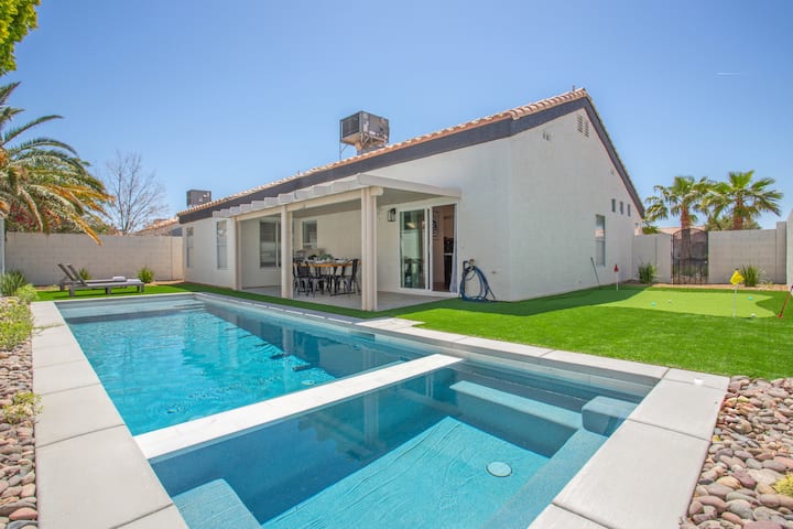 Spacious 4br Home - Pool Getaway With Arcade Fun! - North Las Vegas, NV