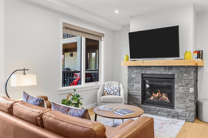 Cozy Luxurious Condo, 2 Bedroom, 3 Beds, 2.5 Baths - Canmore
