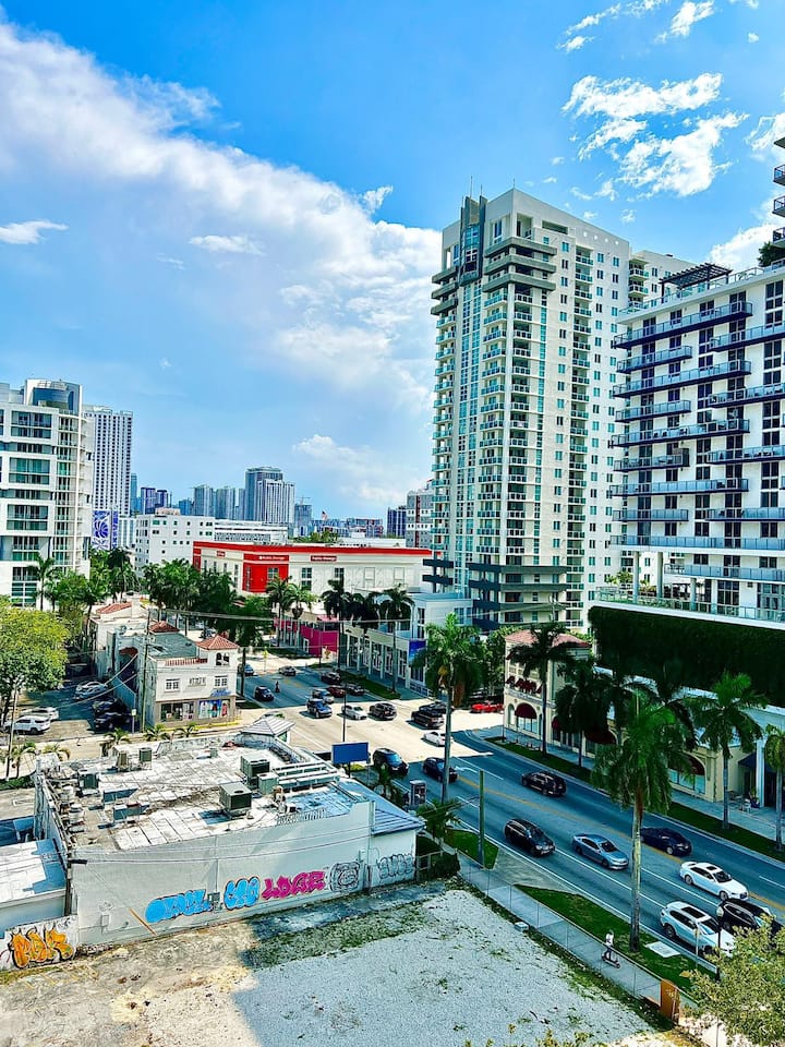 Gorgeous 1 Bedroom Apartment Centrally Located! - Miami, FL