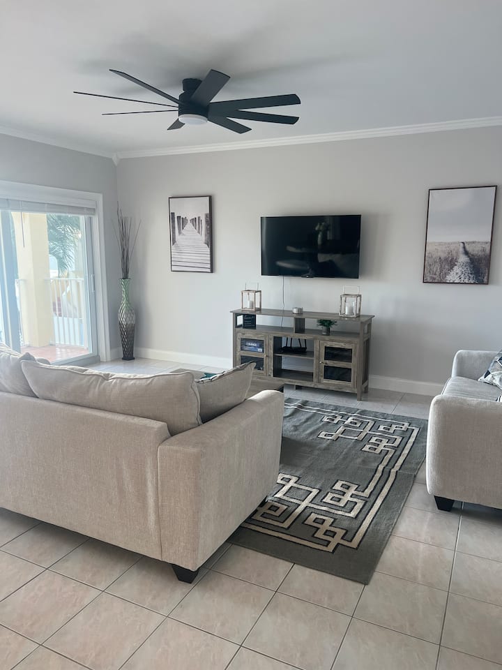 Beachside Bliss: Charming 1 Bed - Fort Lauderdale