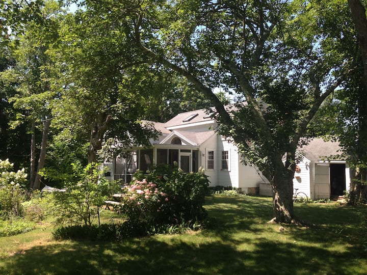 Antique Farmhouse W/ Modern Updates West Tisbury - Martha's Vineyard, MA