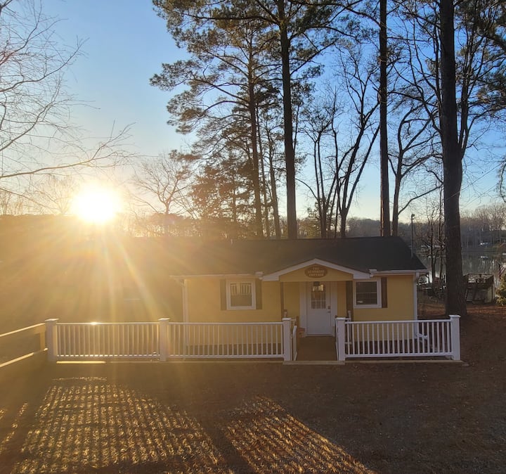The Sunshine Cottage On Tillery - Lake Tillery, NC