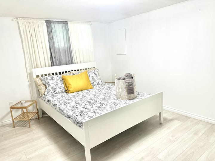 The Modest Flat | South Slope | Metrotown - Burnaby