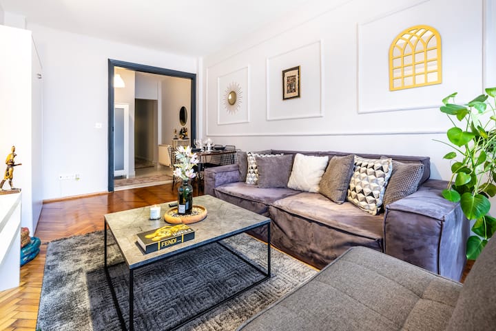 New Amazing Home W/miracle Terrace In Top Location - 