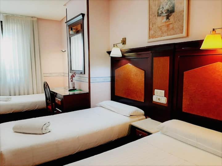 Hostería Sara By Gaiarooms - Habitación Triple - Salamanca, Spain