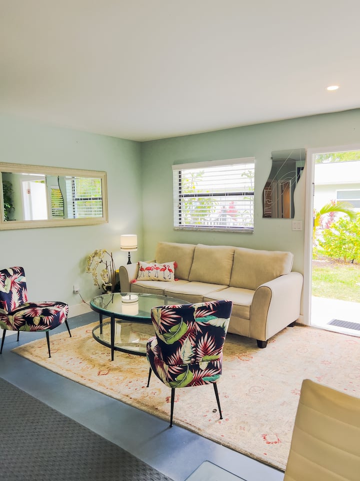 Prime Location Home: Fenced In Yard & 2 Bicycles - Naples, FL