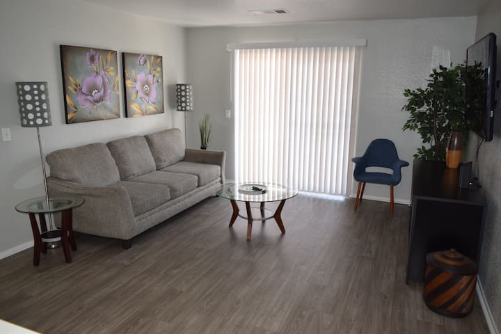 Modern 3 Bedroom 2 Bath - Las Vegas, NV