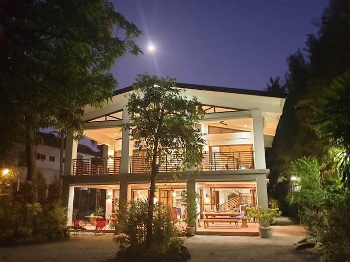Casa Cristina Matuod Beachfront (2 Rooms, 10 Pax) - リアン