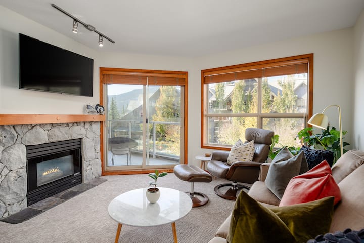 Slopeside Ski Valet, 3 Hot Tubs, Khyber Retreat - Whistler