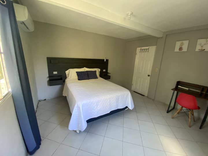 Room Close To Airport - 12 Mins Drive - El Salvador