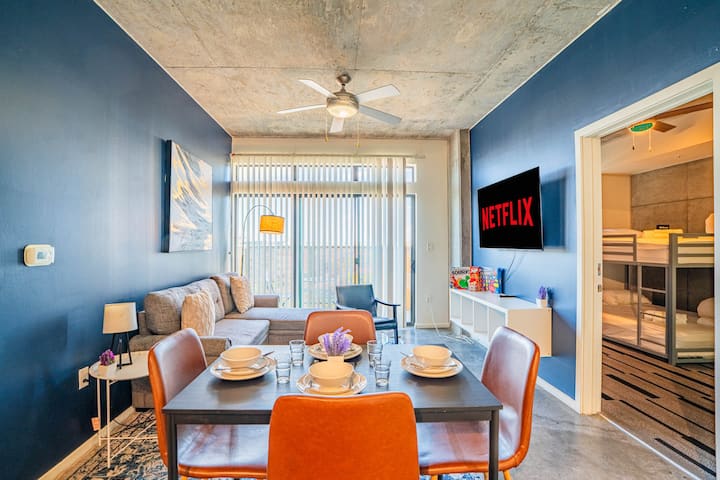 Striking2bd Apartment In Cdt With Gym Pool Parking - Arizona Science Center