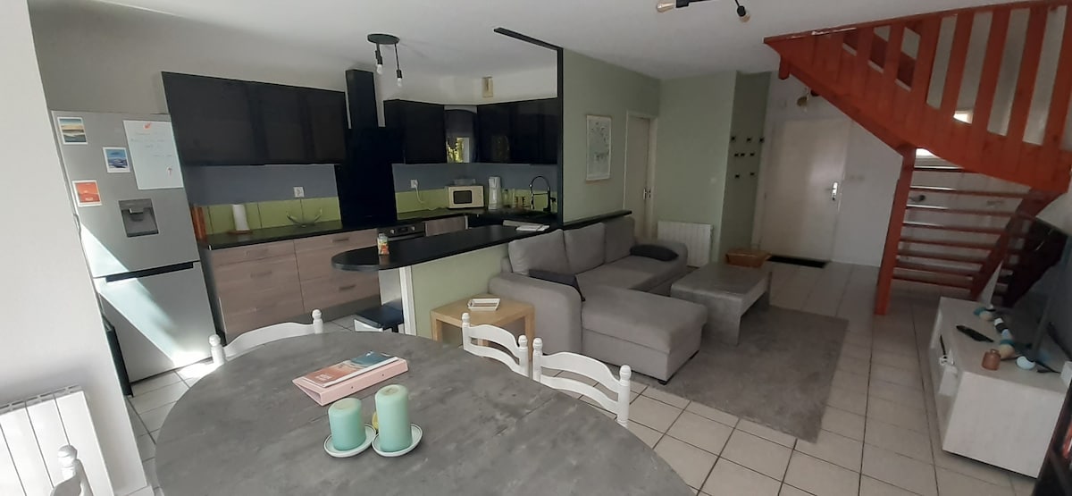 House 75m2 with garden 10 min on foot from the pool - Houses for Rent ...