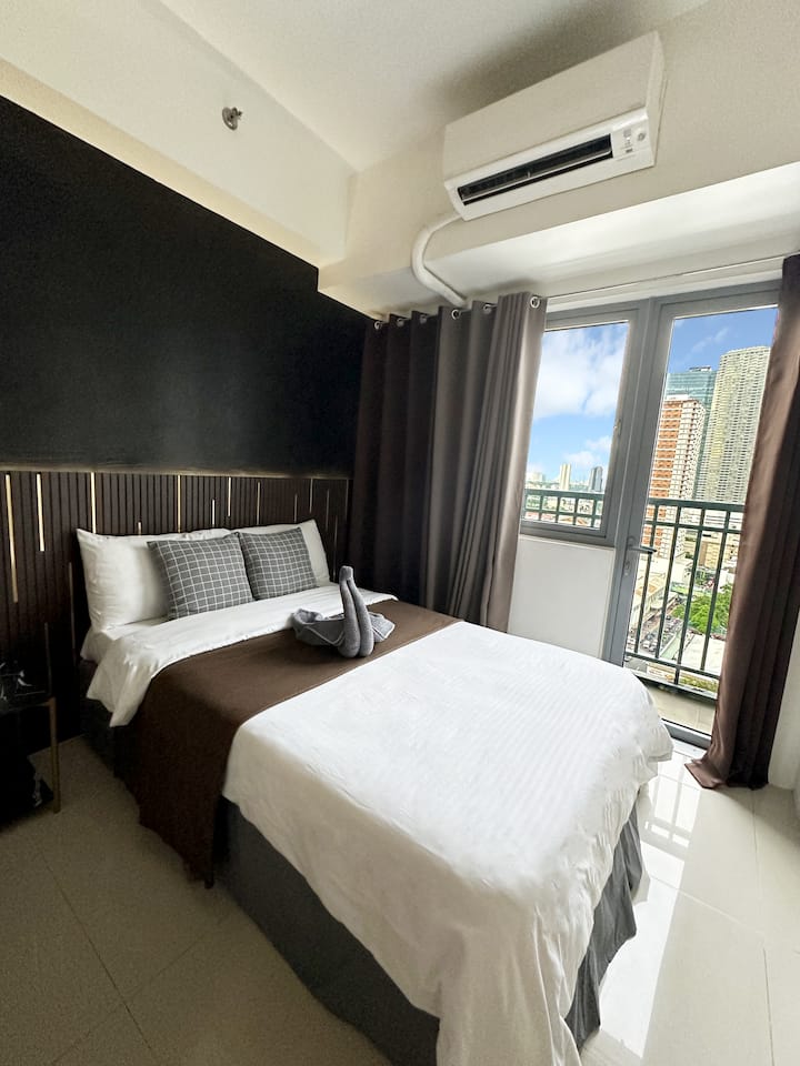 Guestoria - Fame Balcony View W/ Netflix Disney+ - Pasig