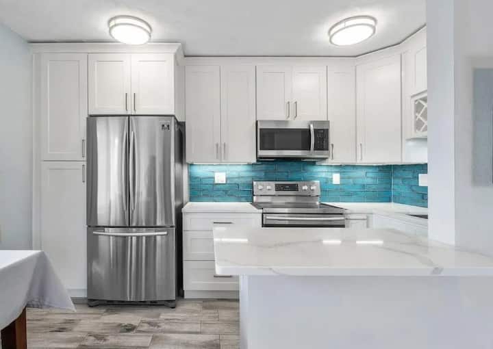 Free Beach Service Pass With Every Booking. - Deerfield Beach, FL