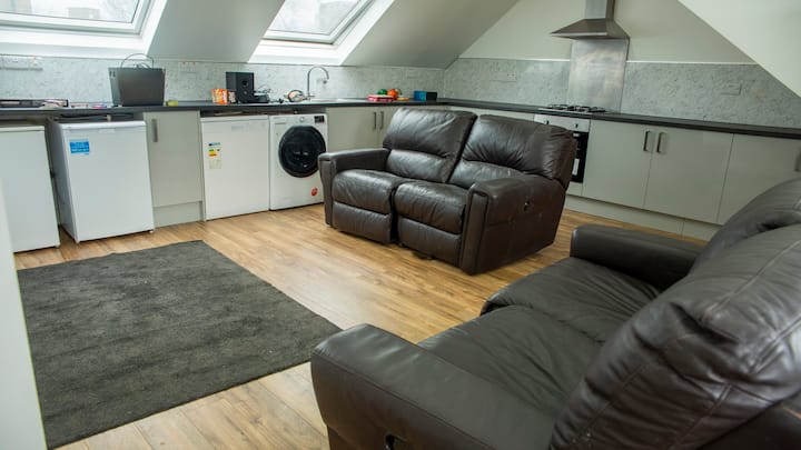 Spacious 4 Bed Flat In Zone 2 - Victoria Station - London