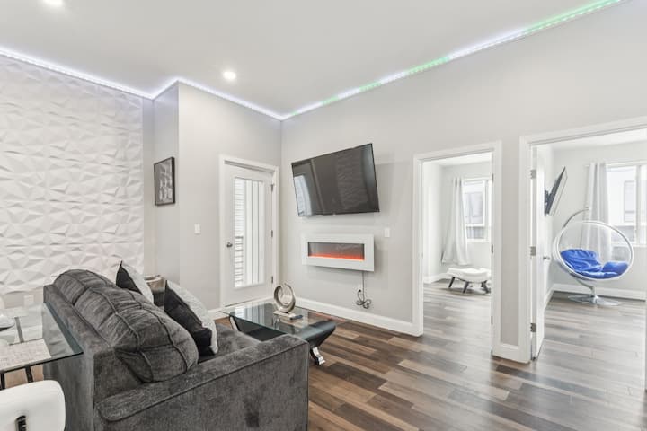 Modish Futuristic Theme 2br/1ba Suite W/ Patio - Philadelphie, PA