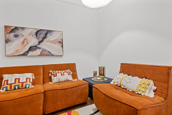 "Chic Retreat: Your Stylish Escape!" - Brisbane