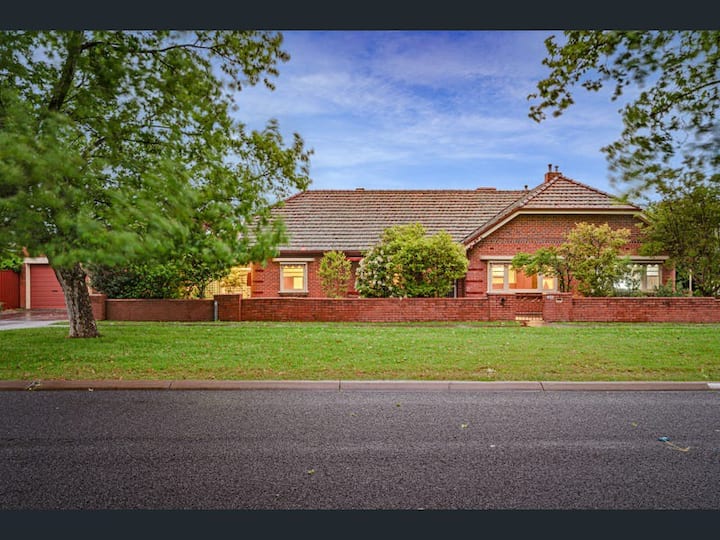 Classic Albury Charm - Albury