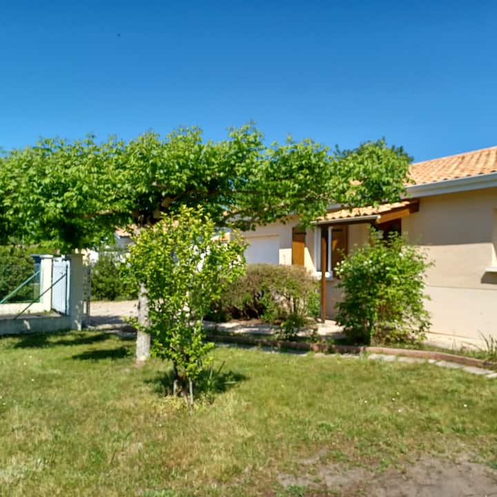 Maison De Bourg Avec Jardin, Proche Lac Et Océan - Hourtin