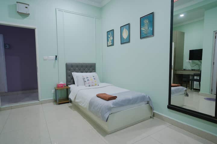 The 1998 Homestay (Single Room) - Aizawl