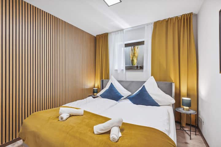 Terrasse, Parkplatz, 2 Zimmer - Coburg
