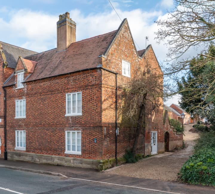 Entire Airfield Manor Leicestershire - East Midlands Airport (EMA)