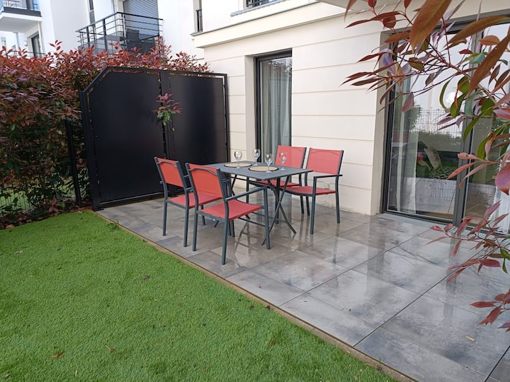 Logement Neuf, Terrasse, 4 Voyageurs, Lit Bébé, Pk - Chessy